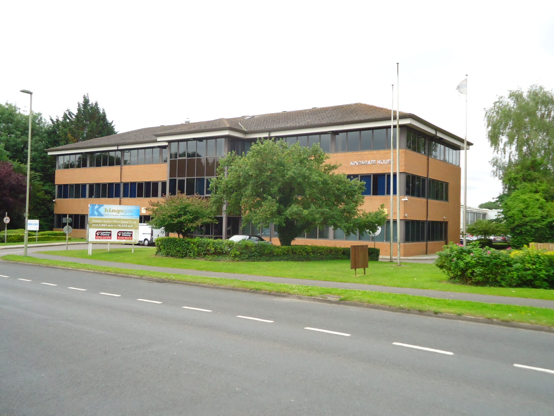 Refurbished office to let in Andover, Hampshire - Curchod & Co